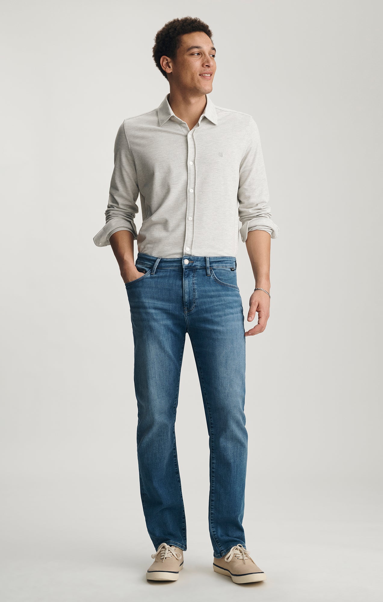 Mavi Men's Zach Straight Leg In Mid Brushed Feather Blue – Mavi Jeans